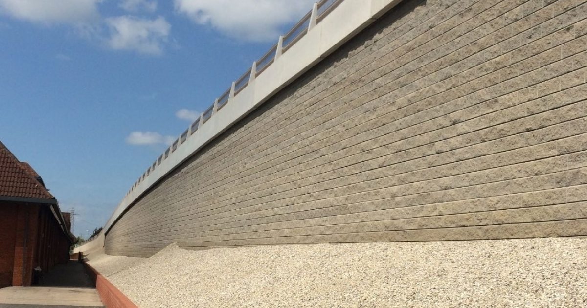 What Is a Dry-Laid Retaining Wall? UK Guide,… | Colinwell Masonry