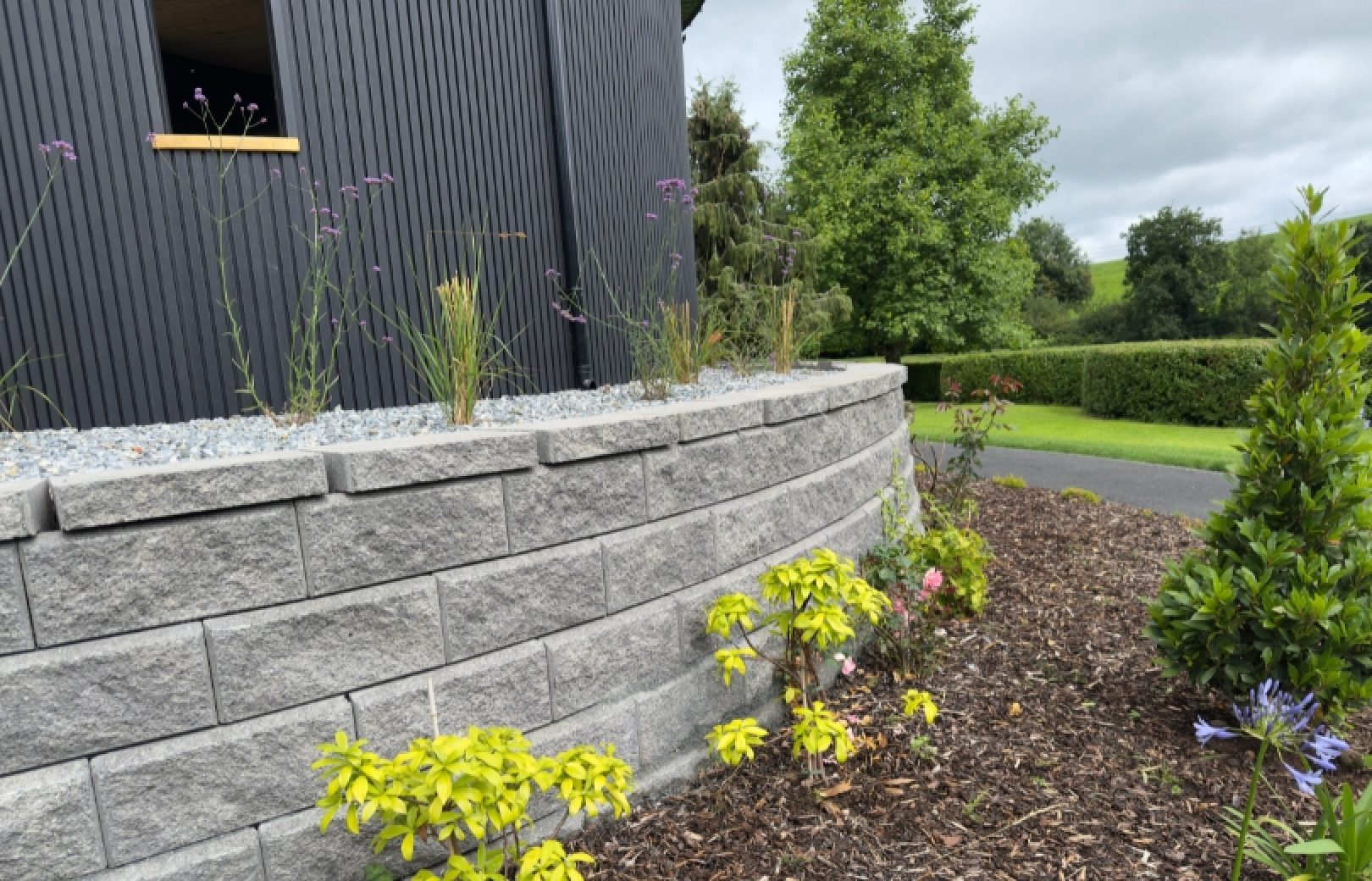 Curves and Radius with Allan Block | Colinwell Masonry