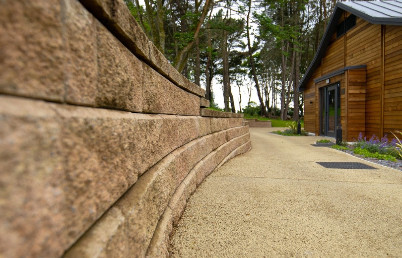 Curves and Radius with Allan Block | Colinwell Masonry