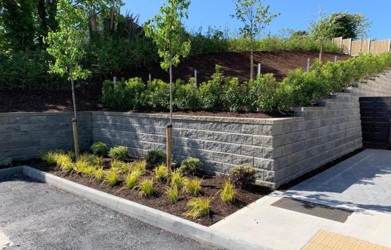 Curves and Radius with Allan Block | Colinwell Masonry